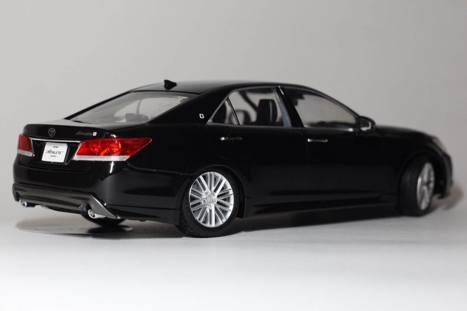 Aoshima Toyota Crown Athlete GRS214 — мастерская JDM Hobby