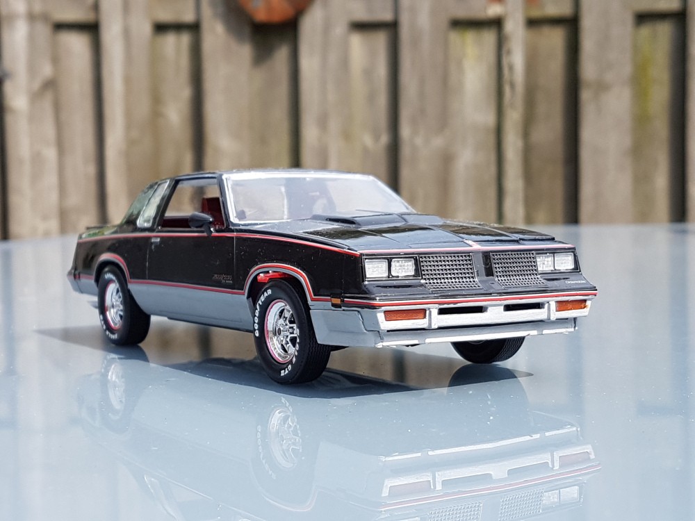 Купить сборную модель Revell 4317 83 Hurst Oldsmobile в масштабе 1/25