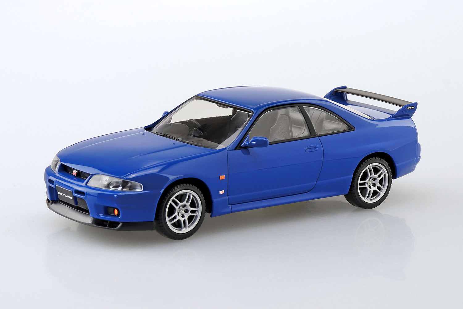 Купить сборную модель Aoshima 064580 Nissan Skyline GT-R R33 ...