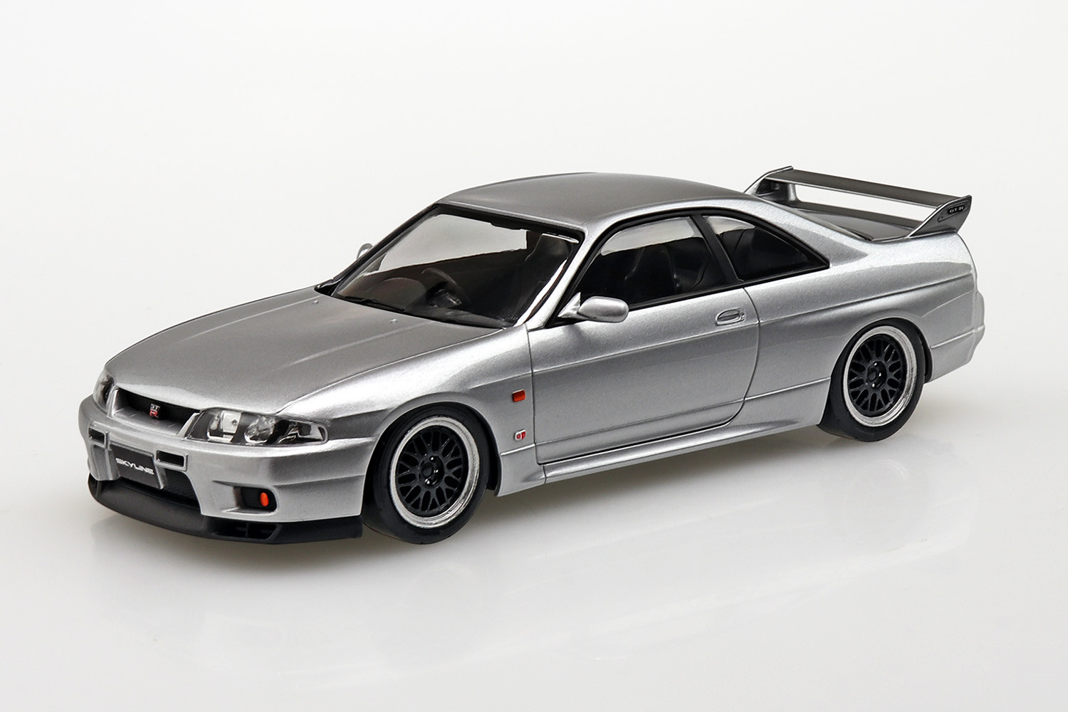 Купить сборную модель Aoshima 06641 Nissan Skyline R33 GT-R Custom ...