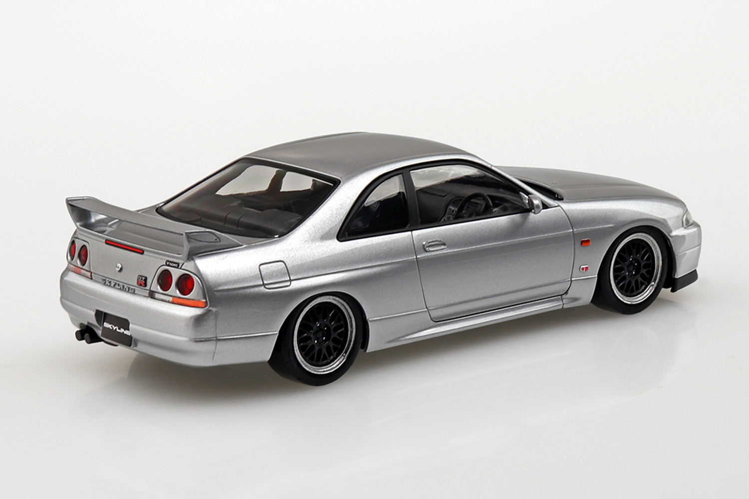 Купить сборную модель Aoshima 06641 Nissan Skyline R33 GT-R Custom ...